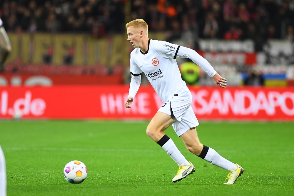 Eintracht Frankfurt Starlet Hugo Larsson on…