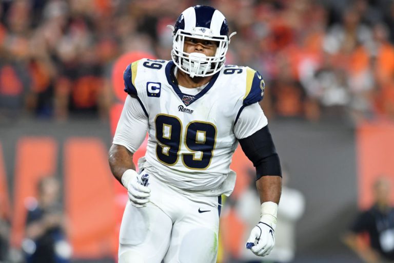 How Do NFL Football Players Get Paid? - Sportscasting | Pure Sports