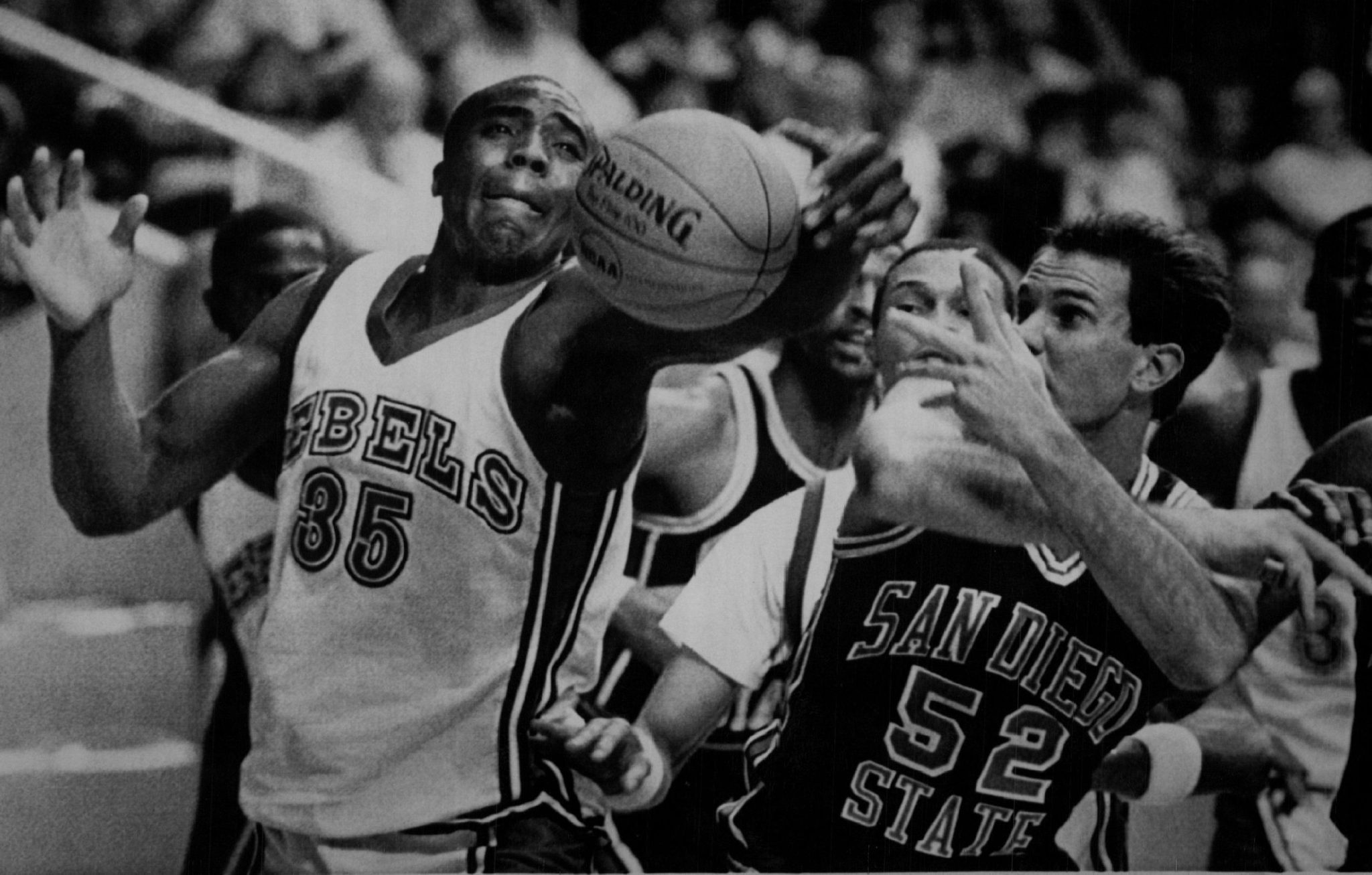 UNLV Basketball Star Armen Gilliam Tragically Died While Doing What He ...