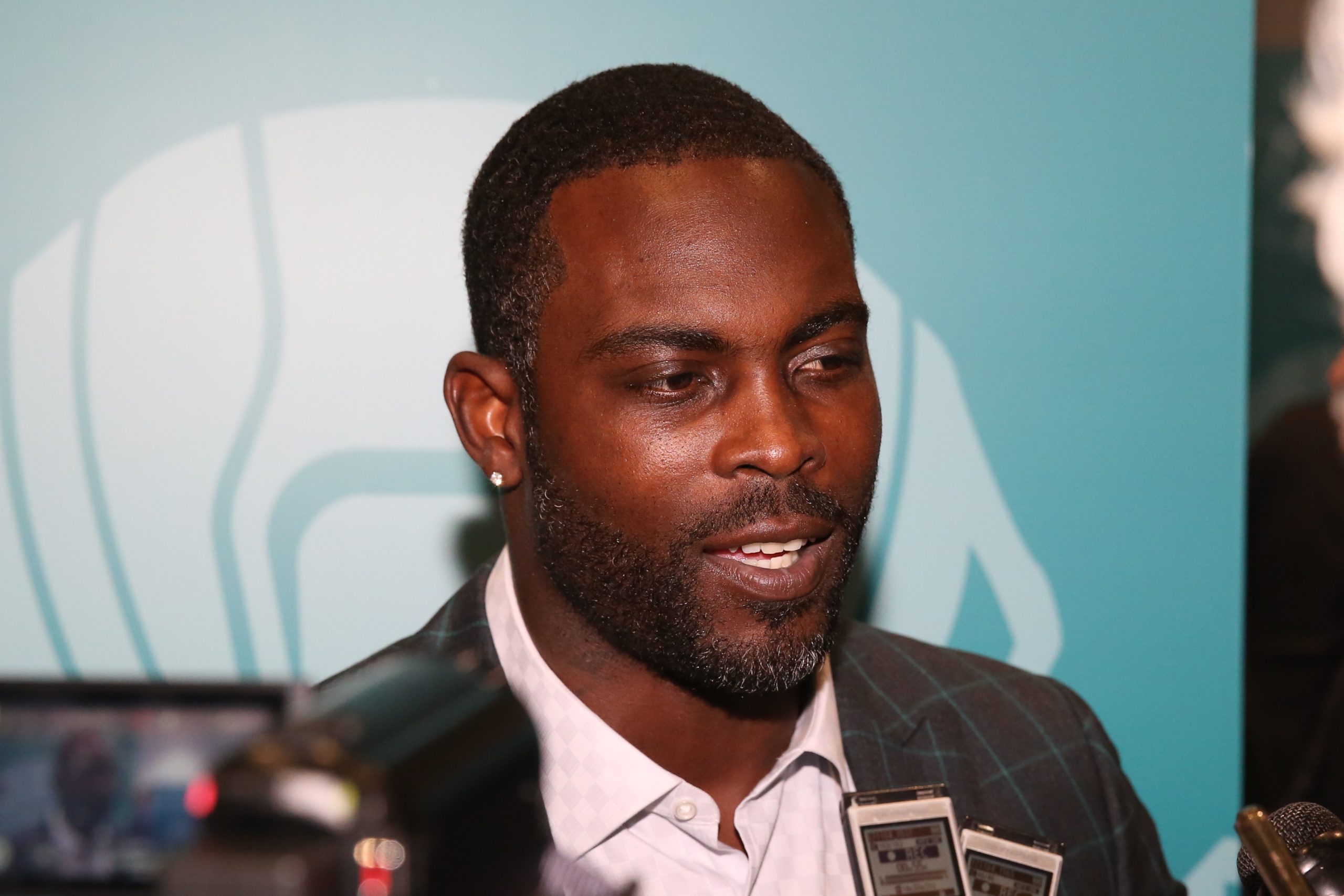 Michael Vick's Shocking Account of His Personal Encounter with a UFO ...