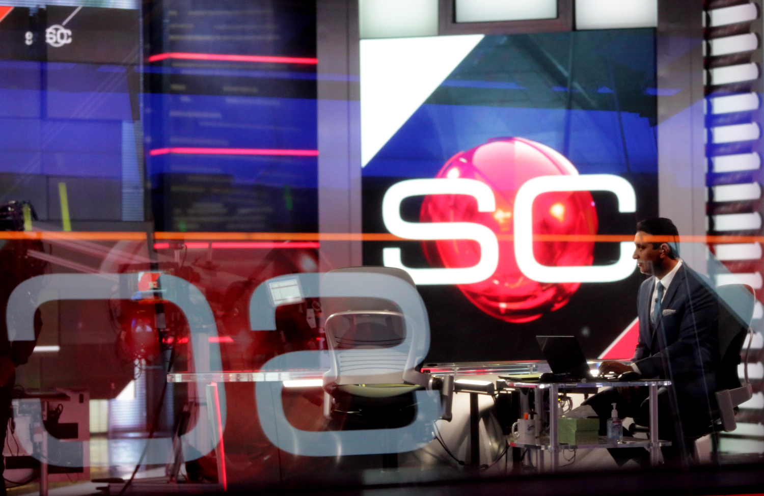 The Tragic Drowning Death of Original ESPN SportsCenter Anchor Tom Mees ...