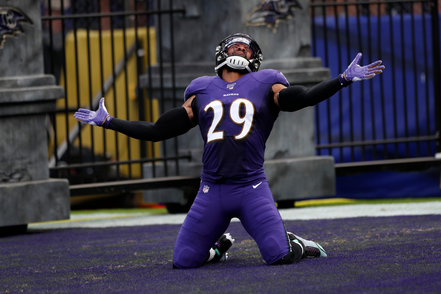 Earl Thomas Just Became a Potential Savior for an Underrated AFC ...