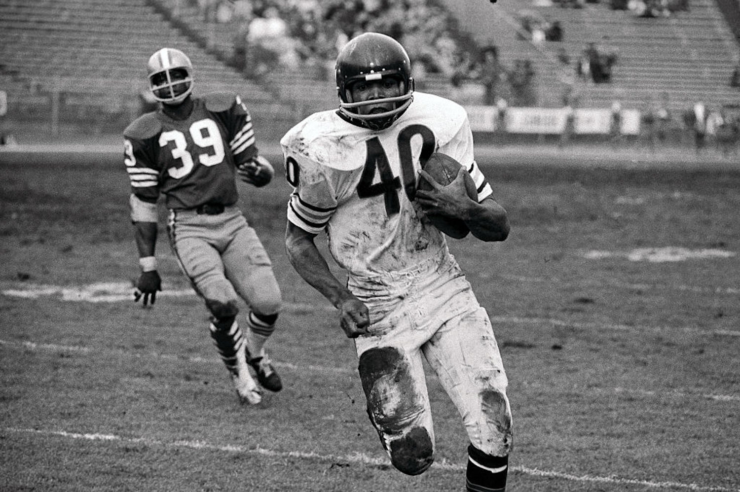 O.J. Simpson Sends Heartfelt Message to Gale Sayers and Calls Him His ...