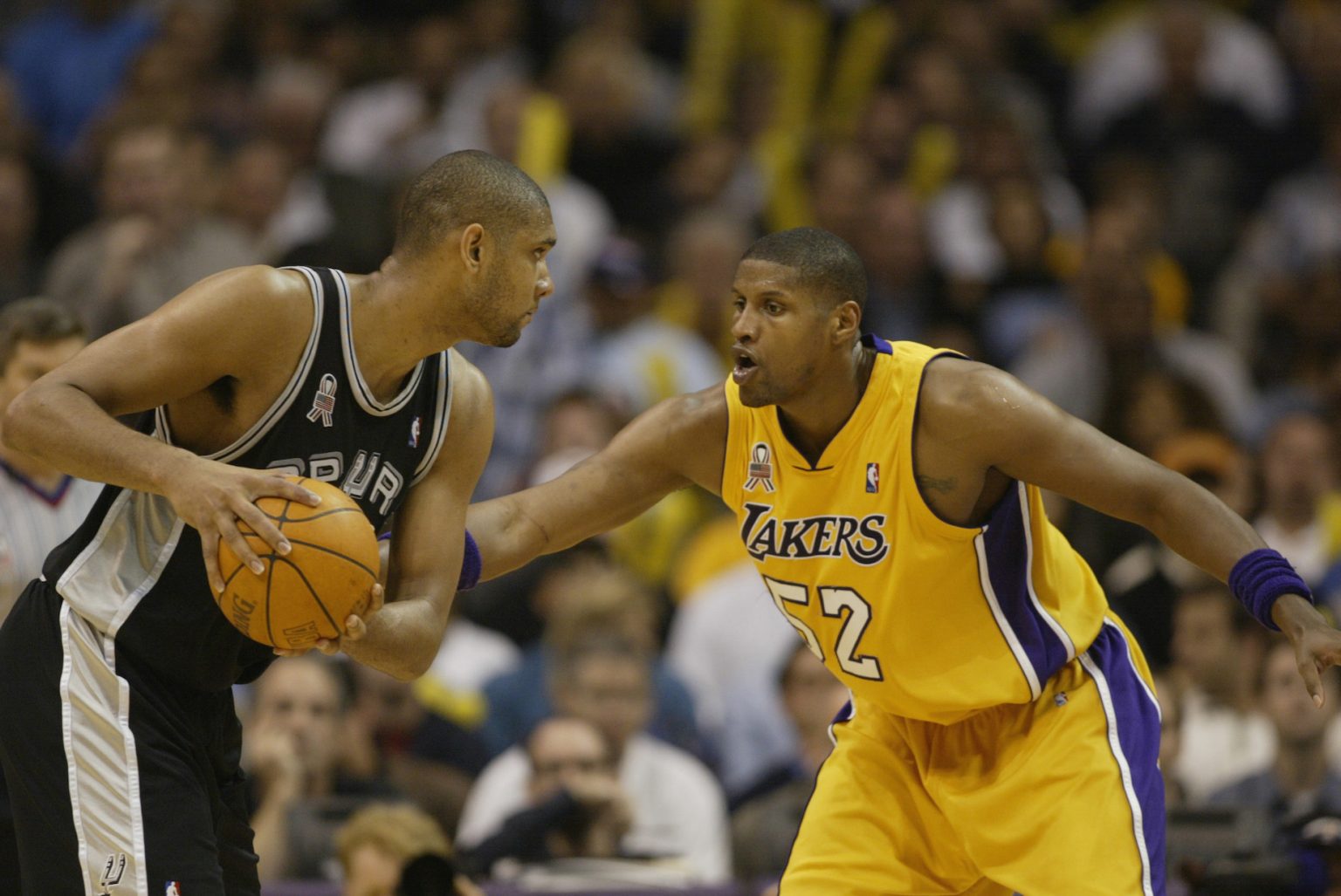 Kobe Bryant Punched a Lakers Teammate Over a $100 Debt Before Offering ...