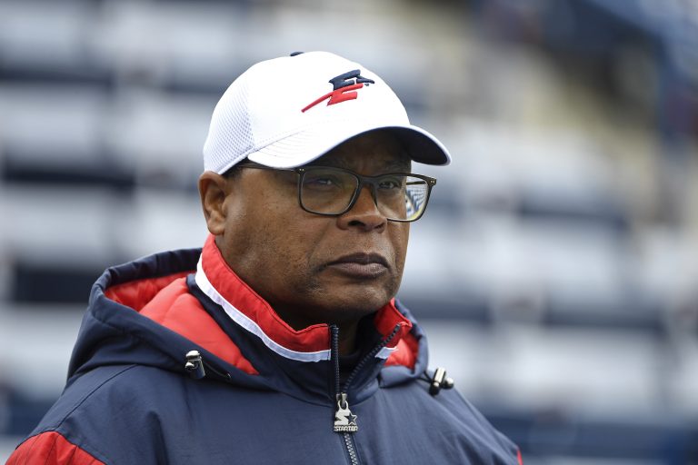 The Dramatic Fall of Hall of Famer Mike Singletary and His Coaching ...