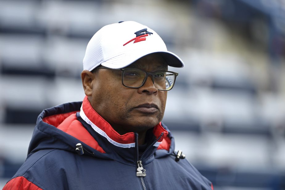 The Dramatic Fall of Hall of Famer Mike Singletary and His Coaching ...