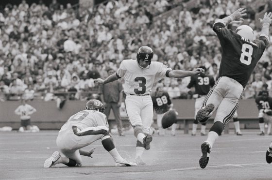 Who Was the NFL’s First Soccer-Style Kicker? - Sportscasting | Pure Sports