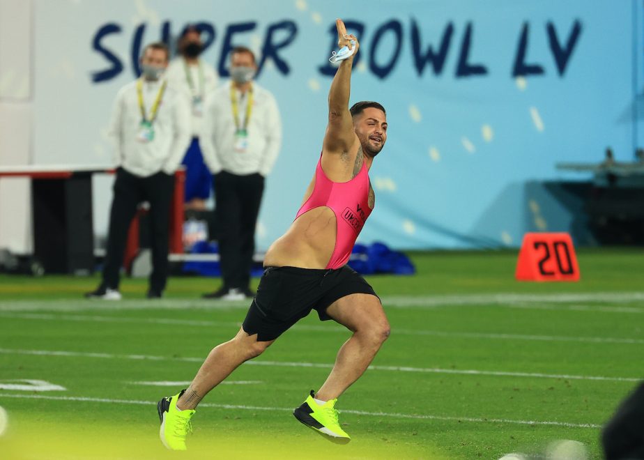 The Super Bowl Streaker Claims He Won $375,000 by Betting on His Own ...