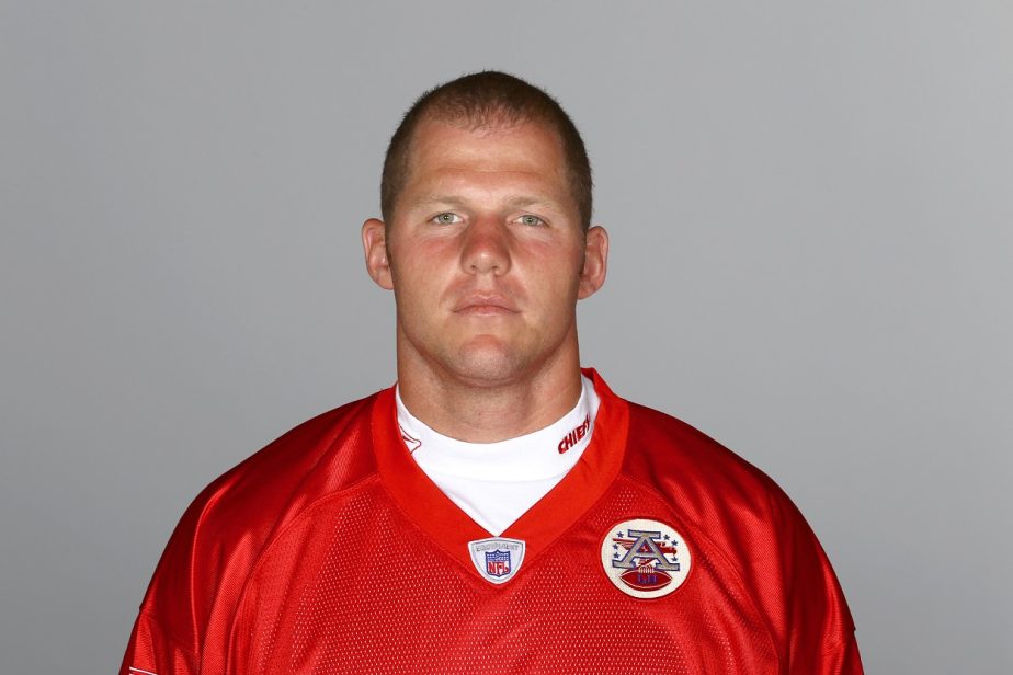 Former NFL Defensive Lineman Brandon Bair Pulled a Man From a Burning ...