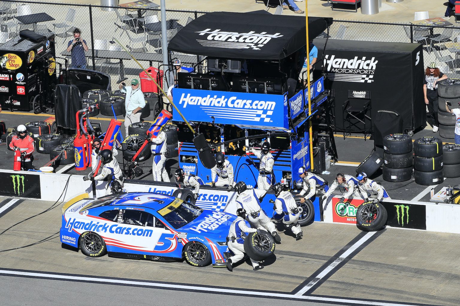 NASCAR Reveals High-Tech 3D Billboard With Kyle Larson's Car That ...