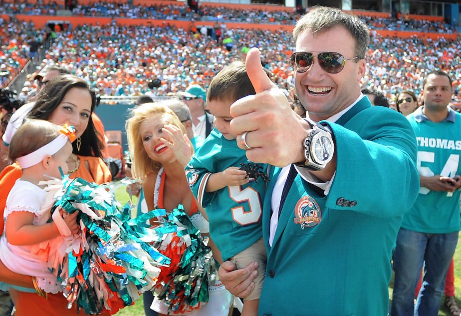 Dolphins Linebacker Zach Thomas Had a Heartwarming Reaction to the Hall ...