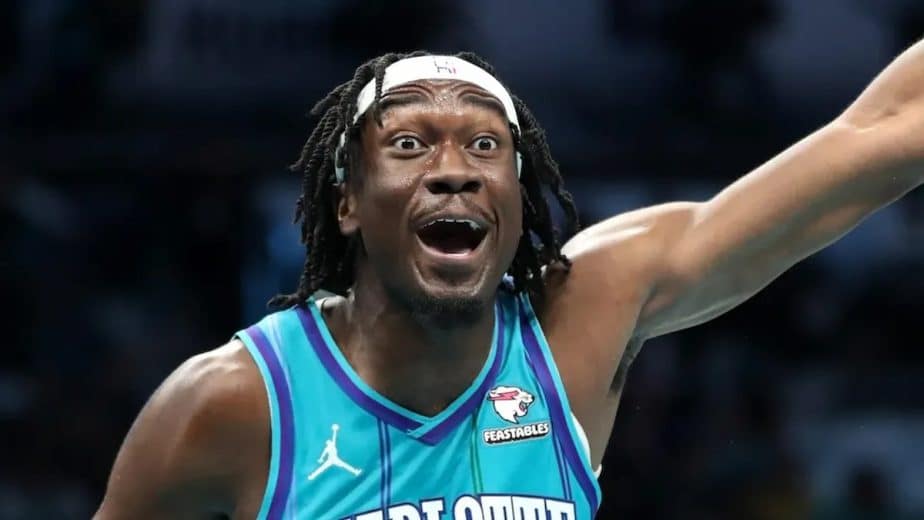 Lakers-Hornets Trade Grades: Mark Williams Fills Hole At Center