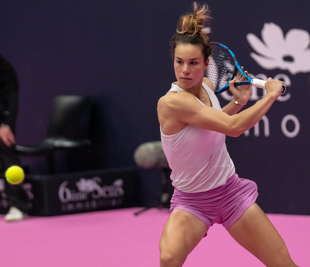 Absurd Trophy Overshadows Lois Boisson's Maiden WTA Title Victory